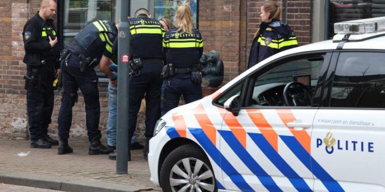 Vrouw 0vergoten met bijtend zuur voor de ogen van haar kind