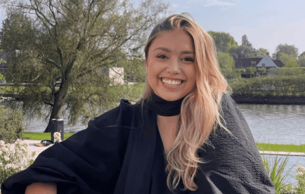 Zita Wauters maakt indruk met diepe decolleté: Iedereen zegt hetzelfde