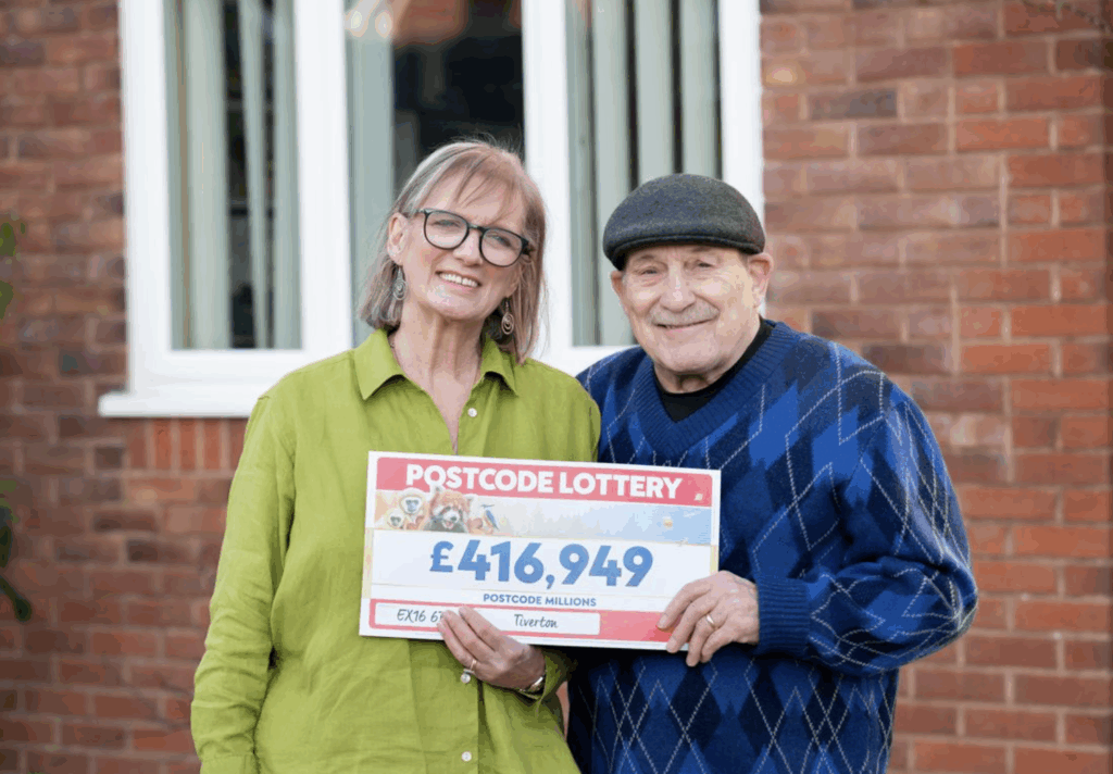 Deborah (66) wint de Postcodeloterij en deelt daarna nieuws waar ...